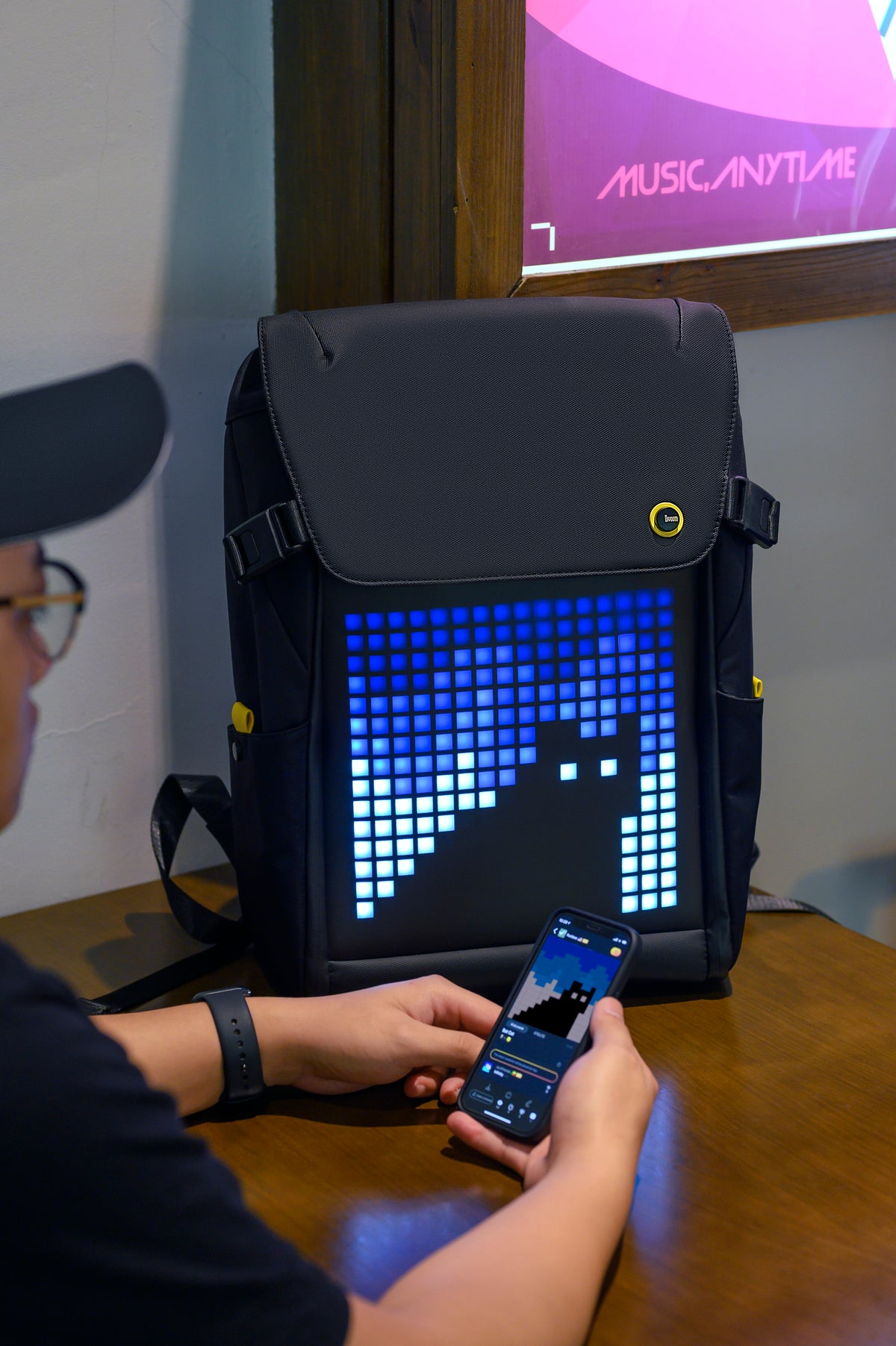 Divoom Pixoo Backpack M - Mochila M con pantalla Pixel Art - Wood and Music
